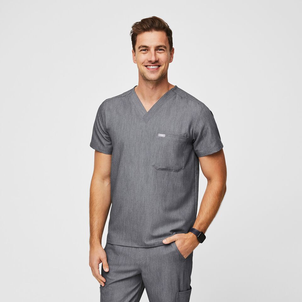 Men's Leon™ Three-Pocket Scrub Top - Graphite · FIGS