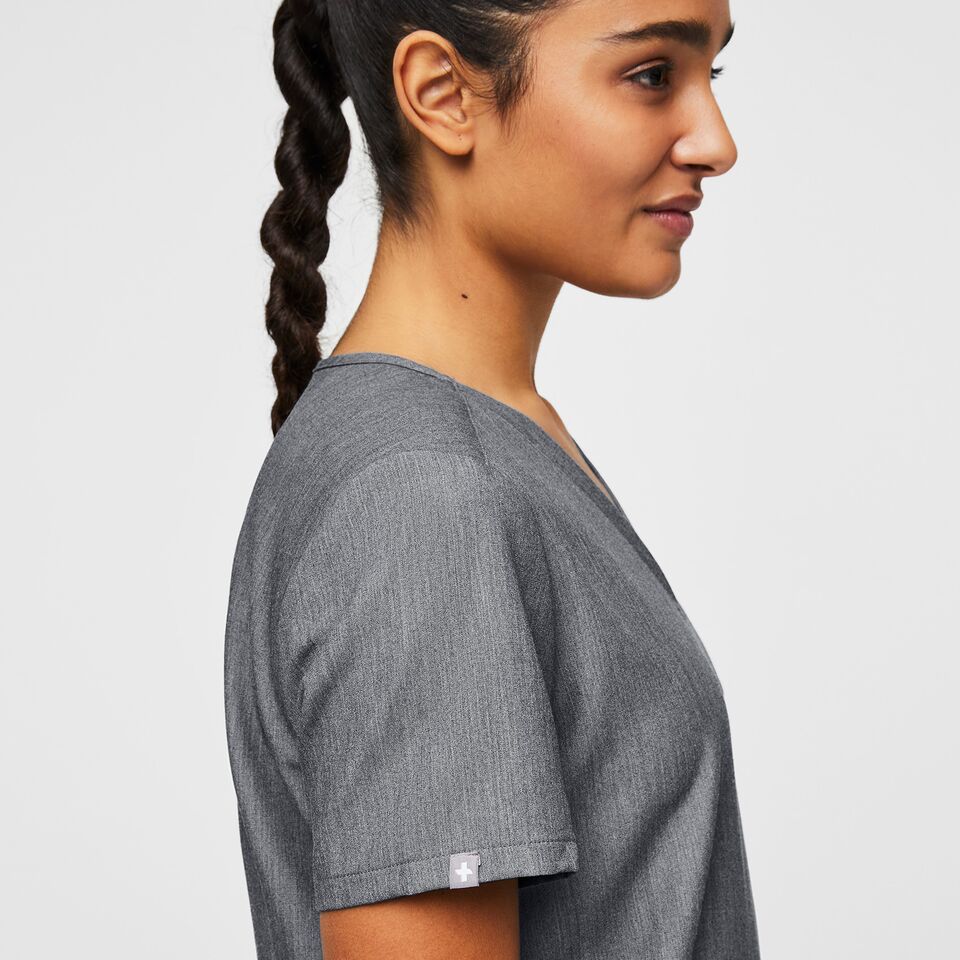 Women's Casma Three-Pocket Scrub Top - Graphite · FIGS