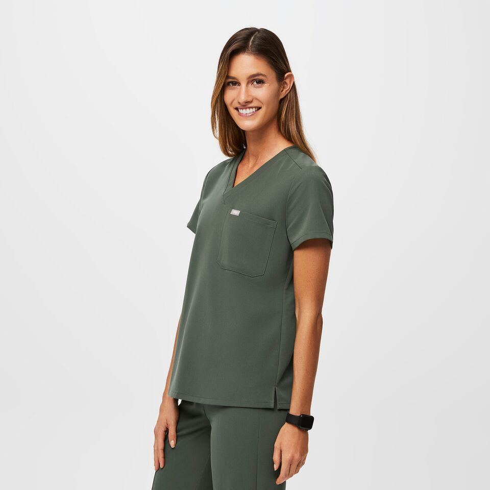 Women's Catarina One-Pocket Scrub Top - Moss · FIGS