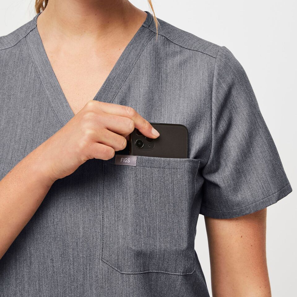 Women's Catarina One-Pocket Scrub Top - Graphite · FIGS