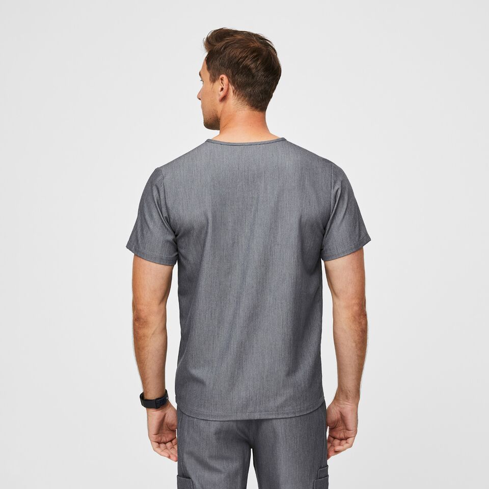 Men's Leon™ Three-Pocket Scrub Top - Graphite · FIGS