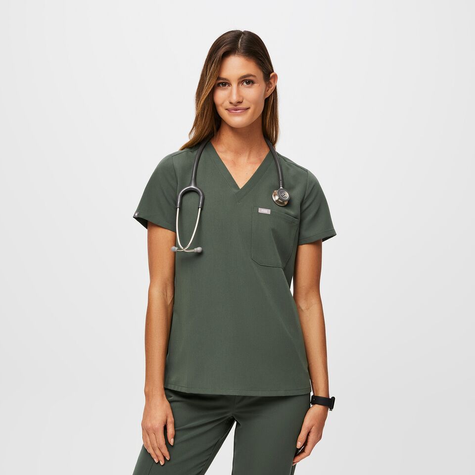 Women's Catarina One-Pocket Scrub Top - Moss · FIGS